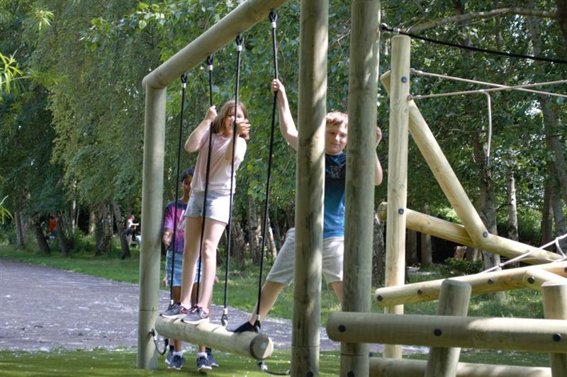 Wobbly Log Traverse | Pentagon Play