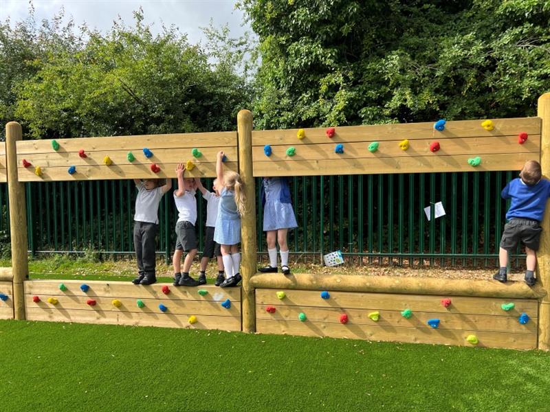 Double Sided Horizontal Climbing Wall Traverse | Pentagon Play