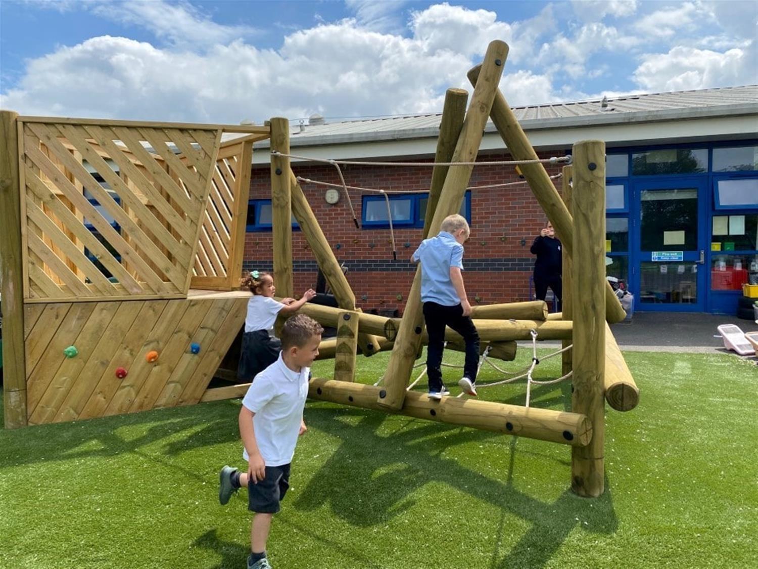 Ribble Drive's Fitness, Teamwork and Friendship Remodel! | Pentagon Play