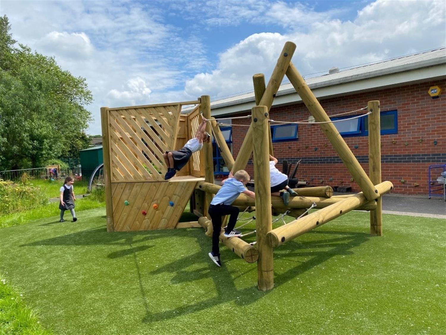 Ribble Drive's Fitness, Teamwork and Friendship Remodel! | Pentagon Play