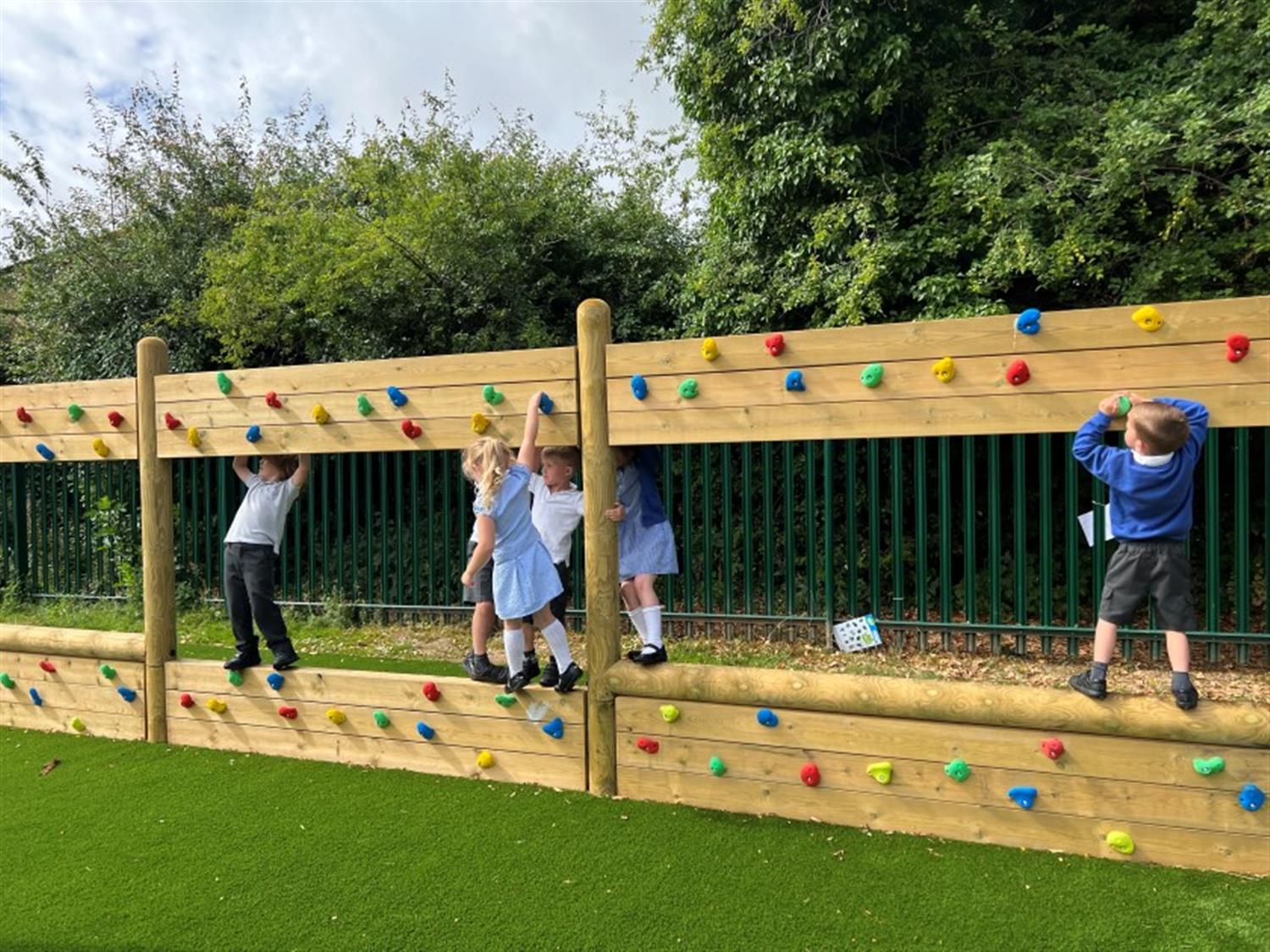 An Active Play Zone for Prestwood Infant School | Pentagon Play