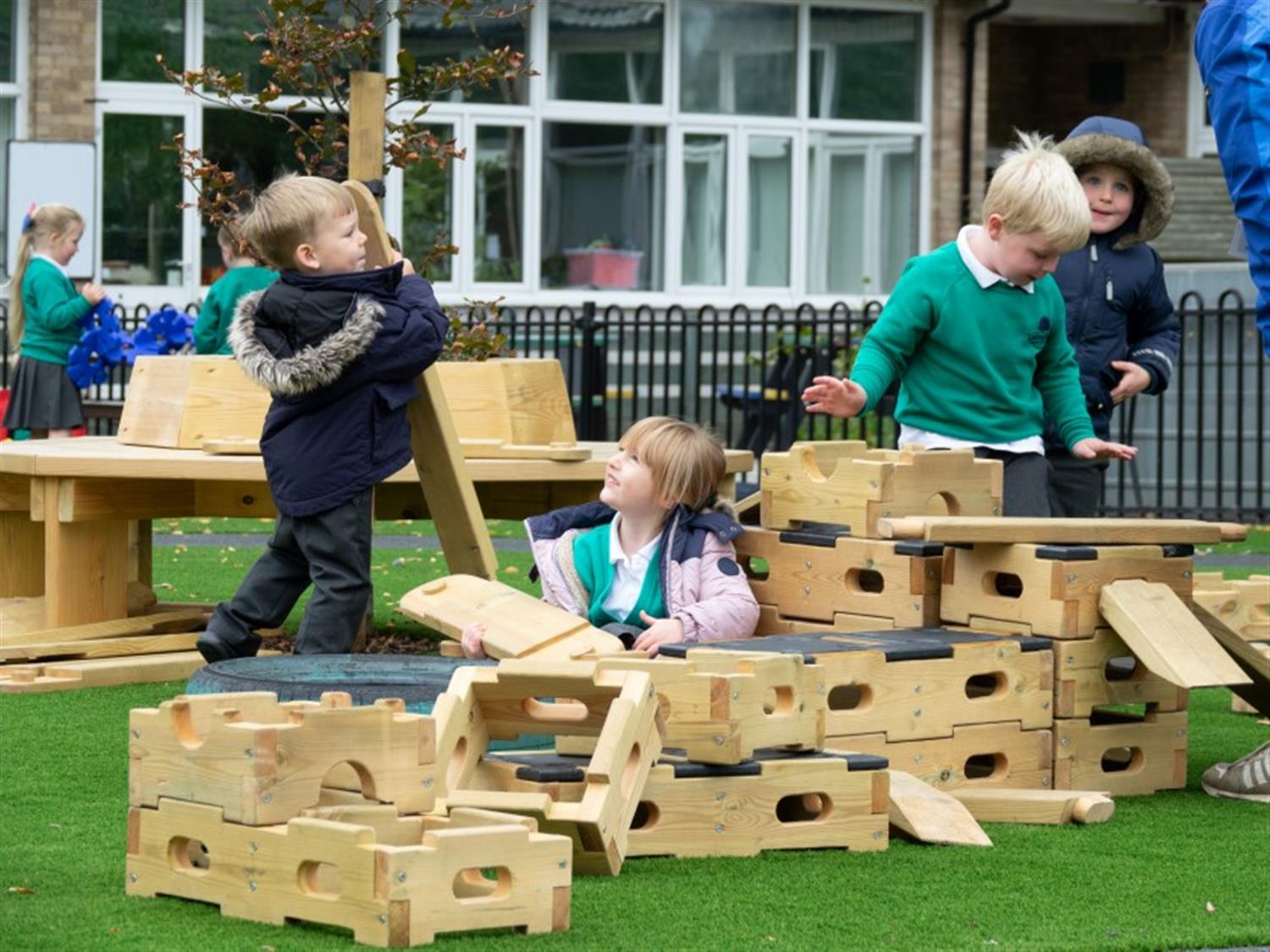 Lakeside Primary School’s Outdoor Space for their EYFS Pupils ...